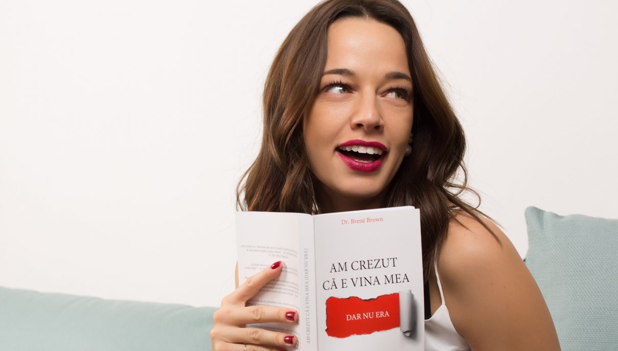 Imi era rusine sa nu creada lumea ca sunt proasta - Andreea Raicu