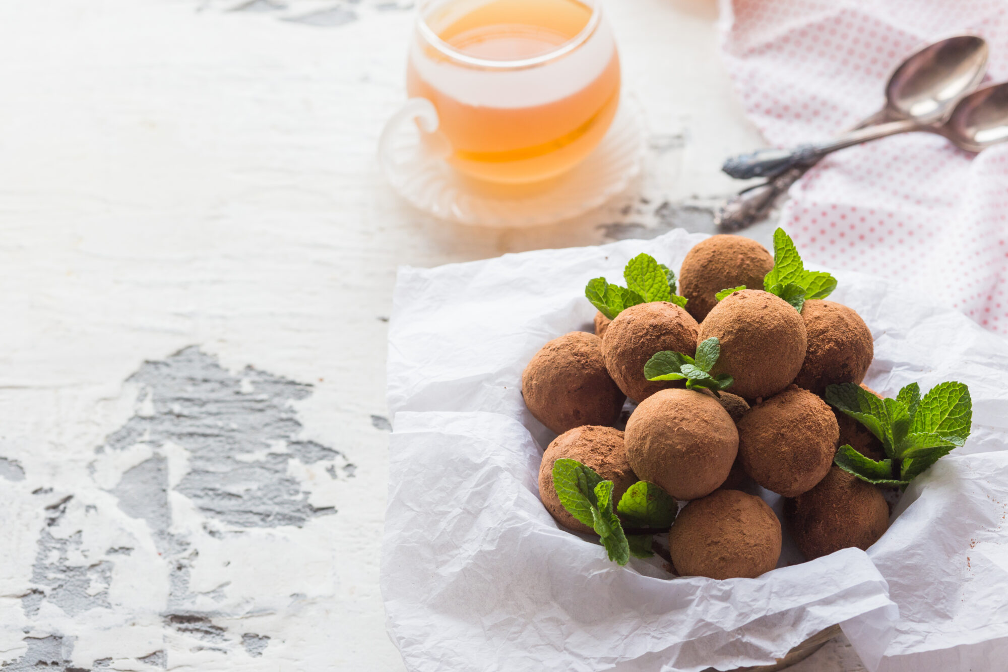 Bomboane de ciocolata cu menta energizanta - Andreea Raicu