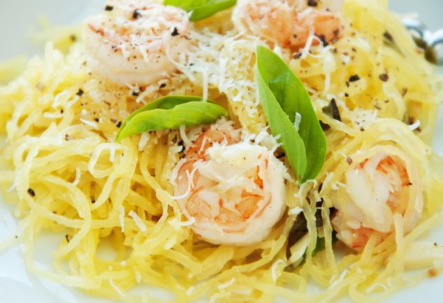 Spaghete din zucchini cu rosii cherry si feta, o alternativa excelenta ...