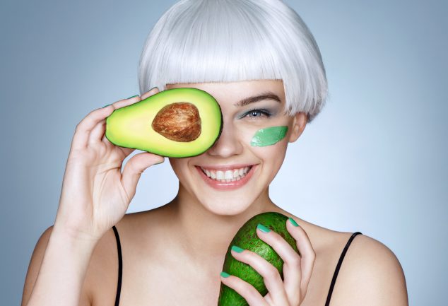 Metoda ingenioasa care te ajuta sa pastrezi un avocado copt timp de ...