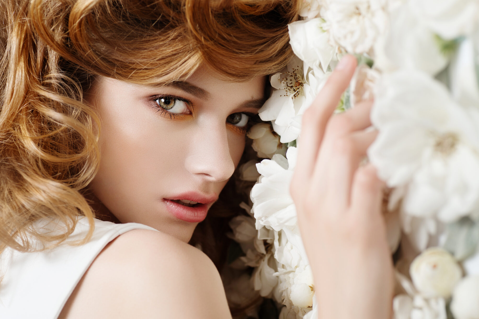 Parfumuri seducatoare potrivite pentru toamna. Le-ai putea rezista?