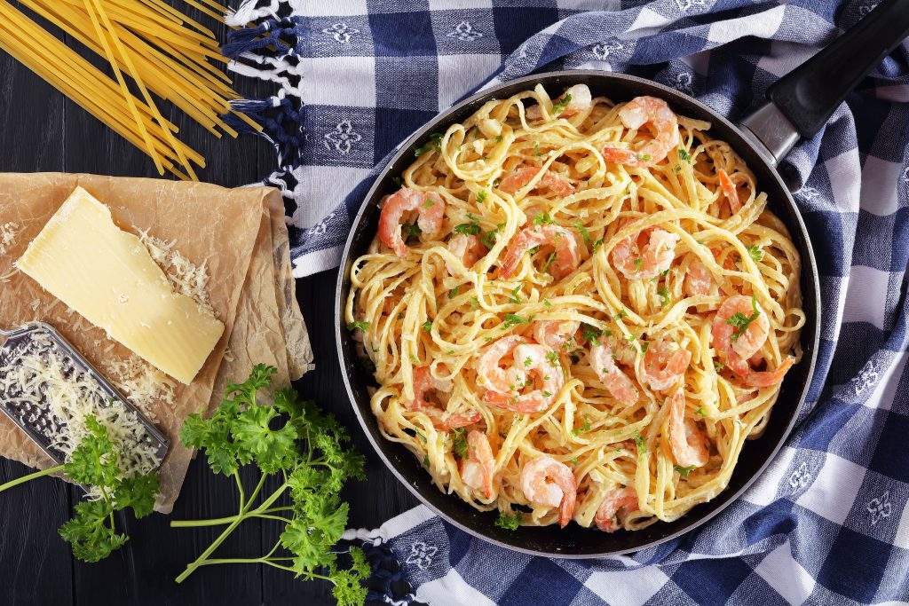 Linguini cu creveti si ton – reteta preferata a lui Jamie Oliver ...