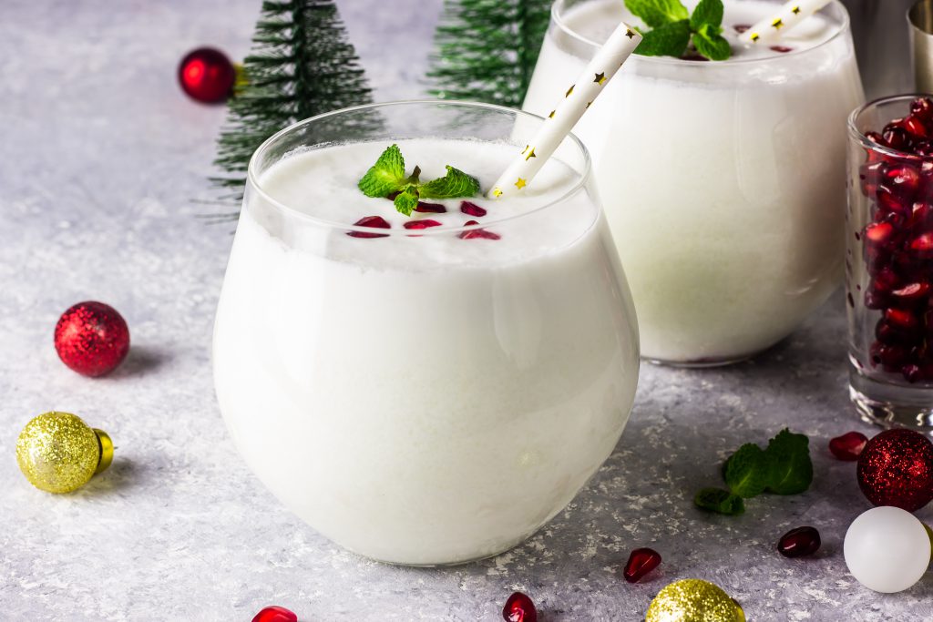 Cele mai simple cocktailuri festive pe care le poti face acasa ...