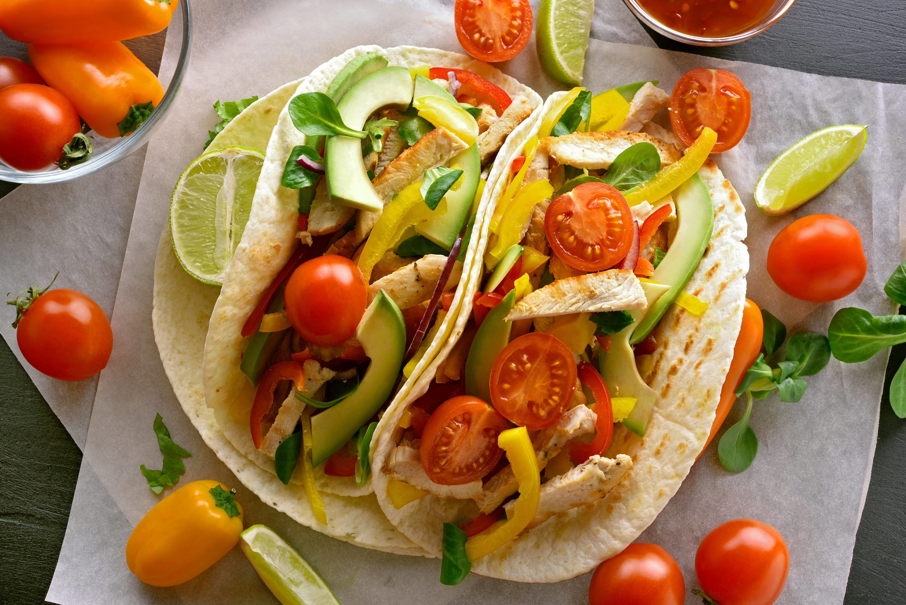 Lipie cu pui si avocado, o reteta sanatoasa pentru un pranz rapid la ...