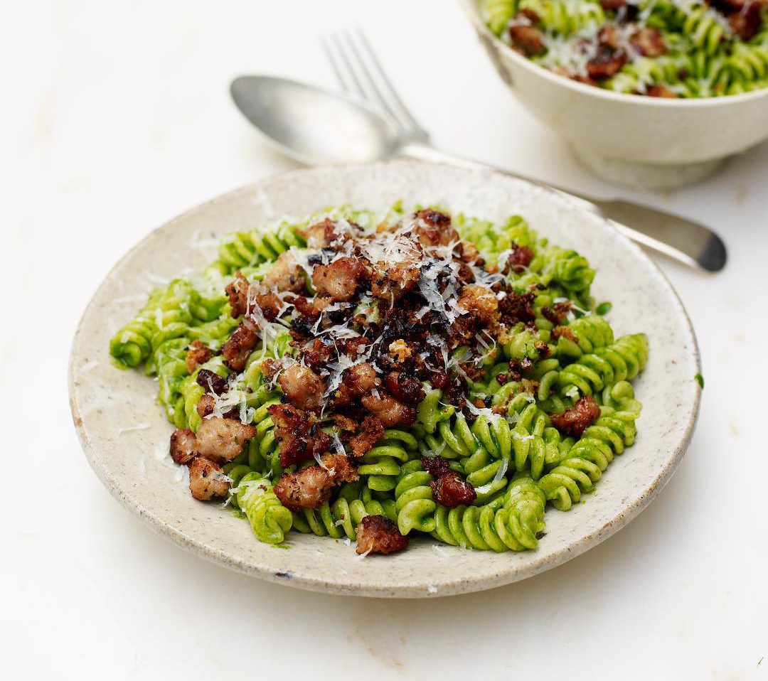 Paste cu leurda si carnati - reteta recomandata de Jamie Oliver ...