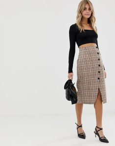 8 fuste conice din materiale interesante de purtat la birou - Andreea Raicu