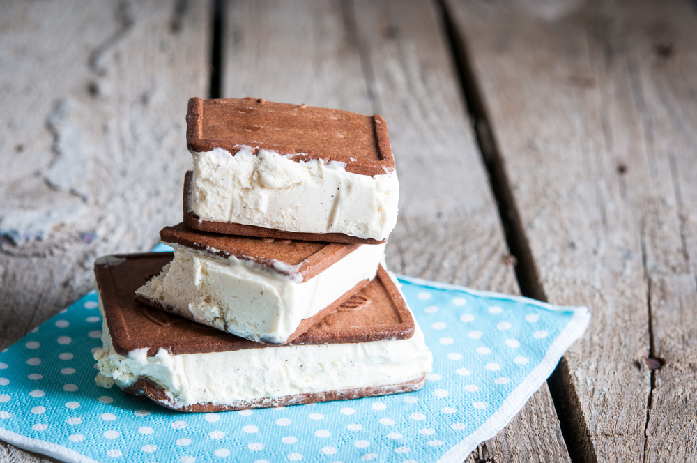 Inghetata-sandvis cu rubarba - Andreea Raicu