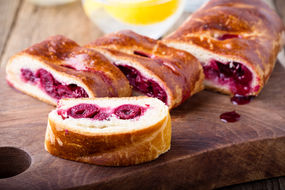 Strudel cu visine pentru cei care adora un desert dulce-acrisor ...