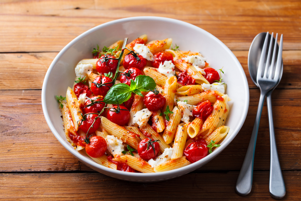 O reteta fresh pentru toata familia: paste cu rosii coapte si busuioc ...