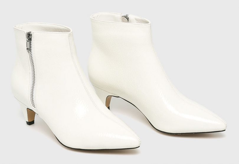 Cum porti jeansi cu botine in acest sezon - Andreea Raicu