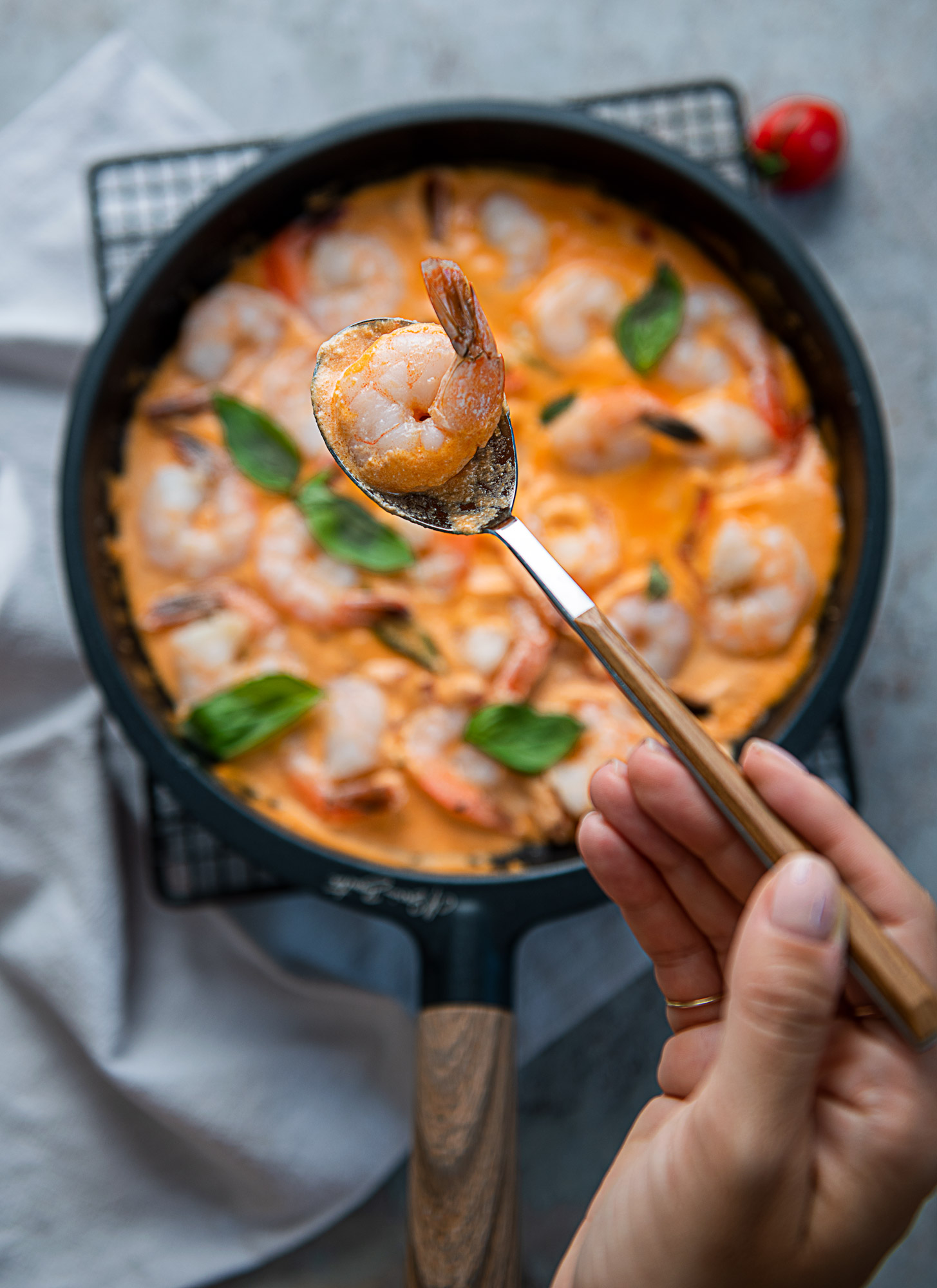 Creveti in sos de branzeturi - Andreea Raicu