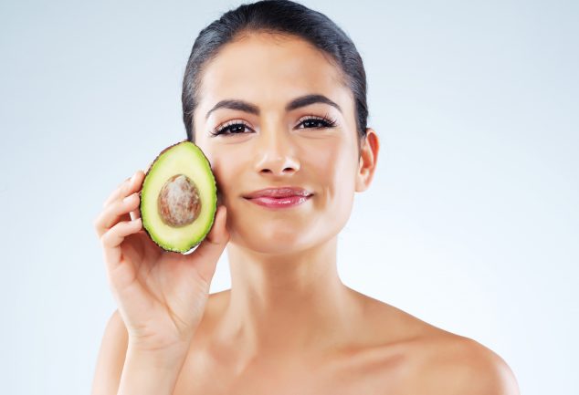 Metoda ingenioasa care te ajuta sa pastrezi un avocado copt timp de ...