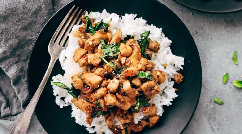 Orez cu pui si busuioc in stil thailandez - Andreea Raicu