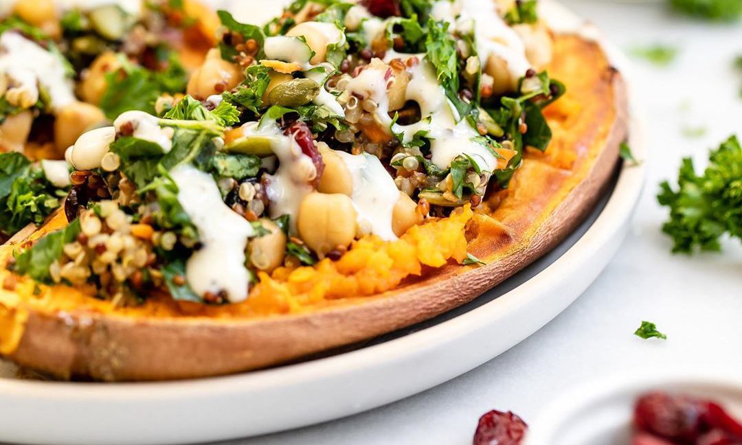 Doua moduri delicioase in care sa gatesti un cartof dulce - Andreea Raicu