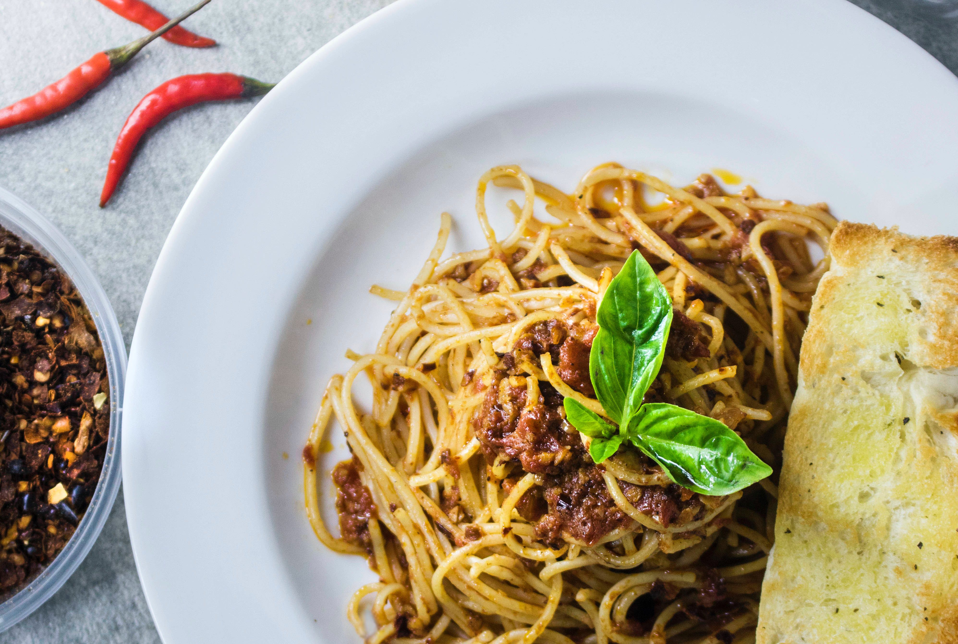 Reteta de paste picante cu vodka si sos de rosii a lui Gigi Hadid: O ...