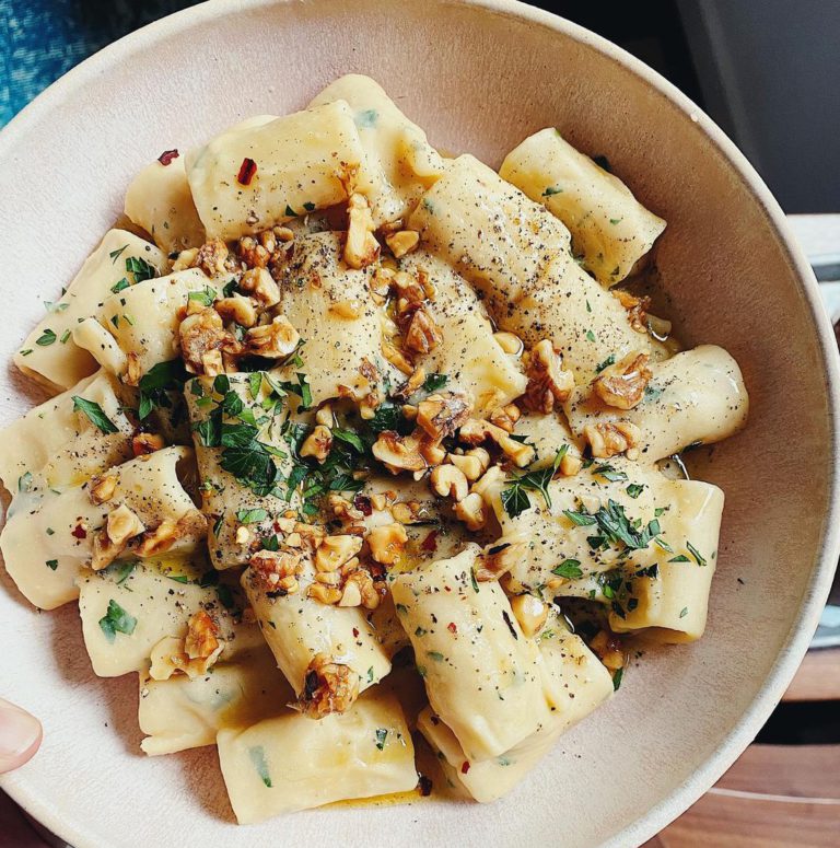 Paste proaspete cu lamaie si nuci, o reteta care te va transporta ...