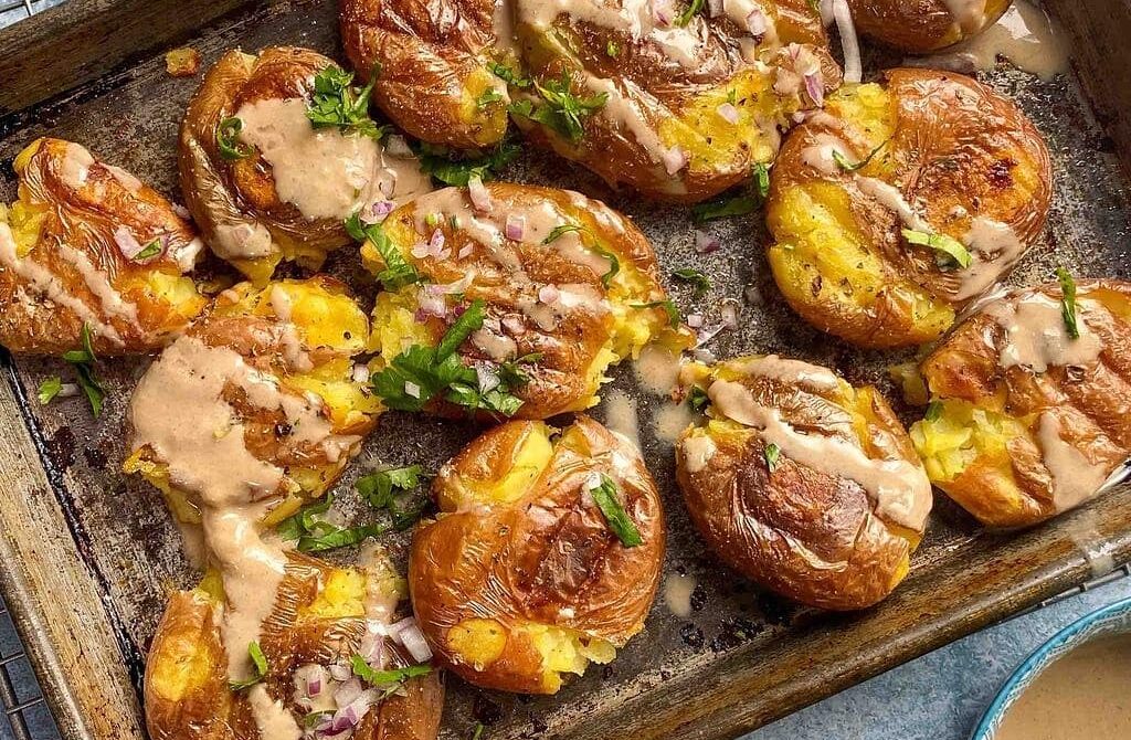 Reteta virala de pe TikTok: salata de cartofi copti crocanti. O poti ...