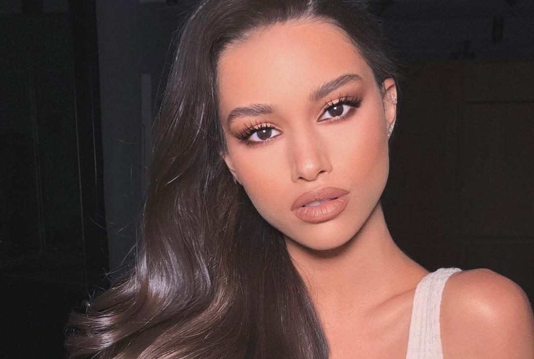 5 produse de machiaj care scot in evidenta ochii caprui - Andreea Raicu